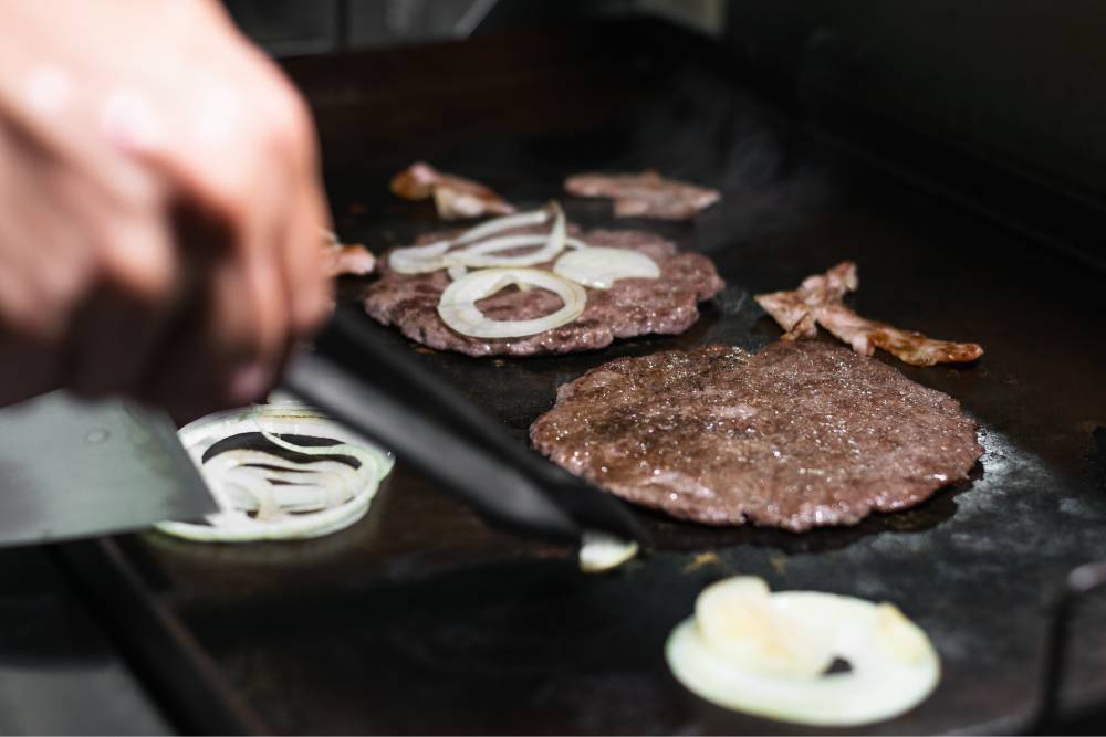 Griddle vs. Grill: Settling the Hot Debate - XO Appliance